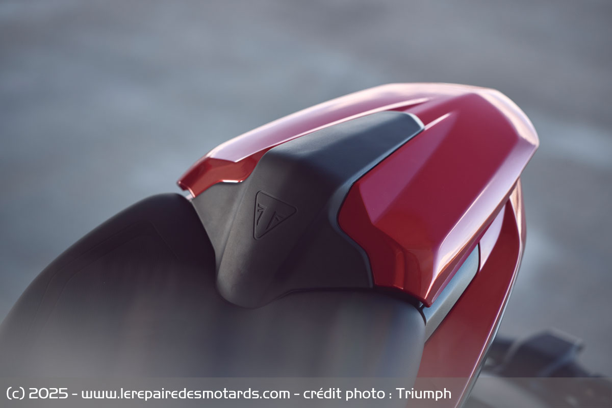 Roadster Triumph Trident 800