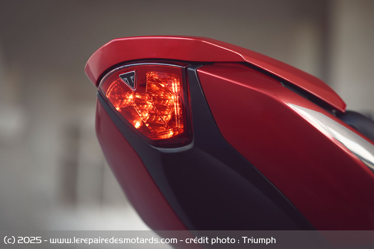 Roadster Triumph Trident 800
