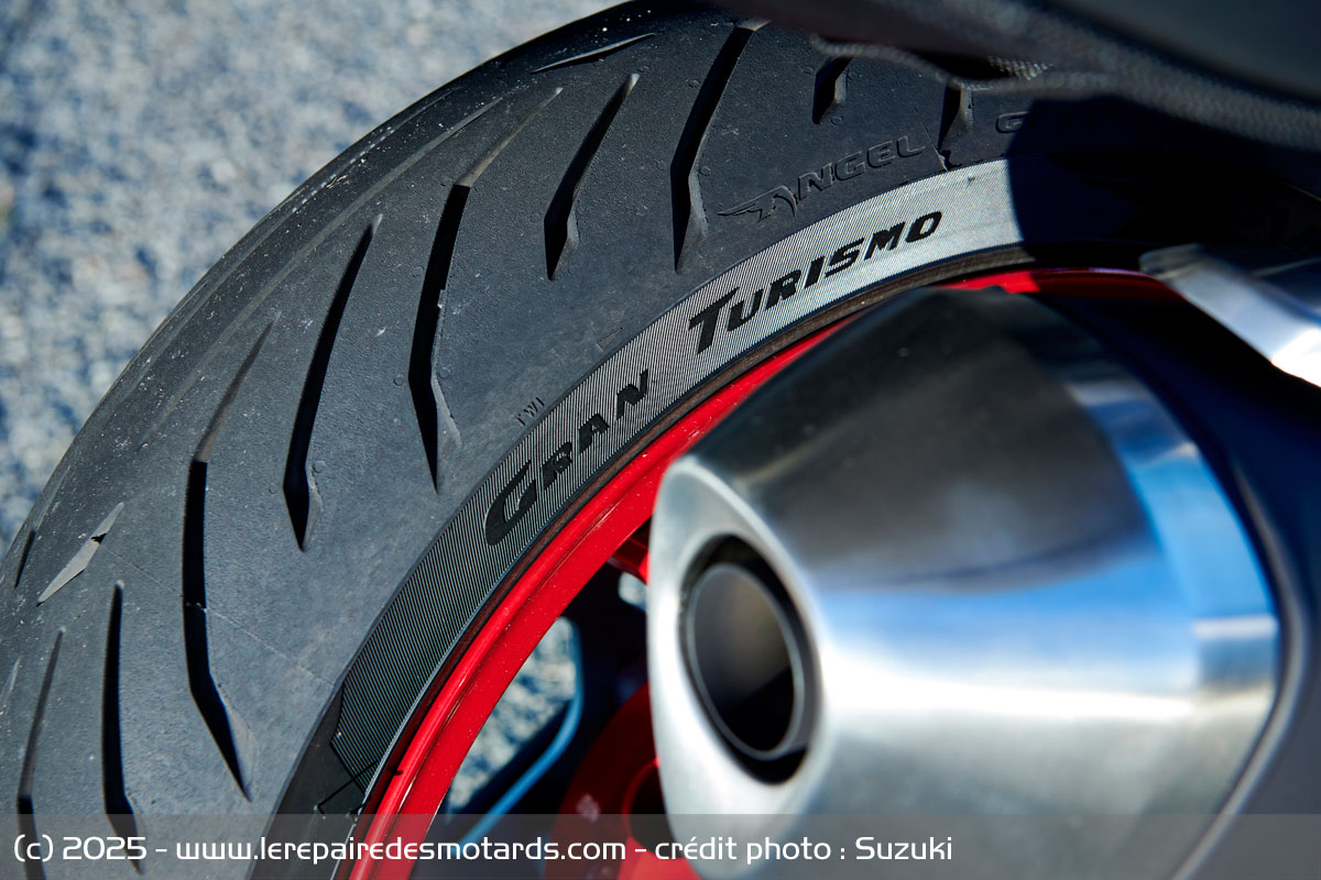 Sport-touring Suzuki SV-7GX