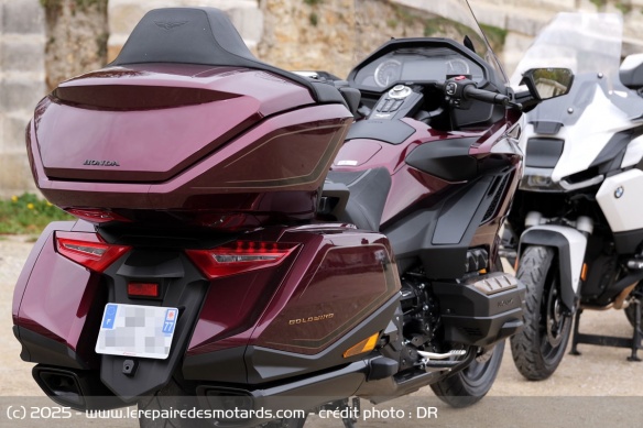 Essai comparo Honda GoldWing / BMW R1300 RT (+vidéo)