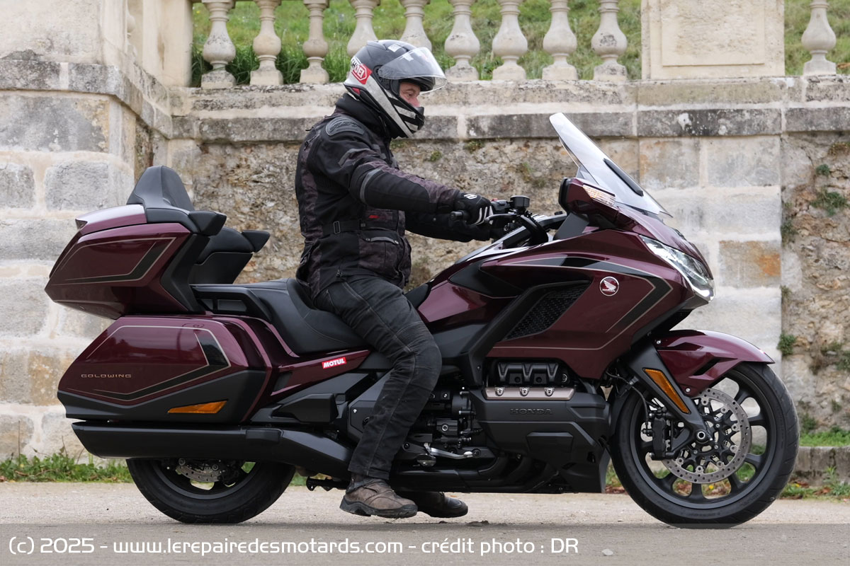 Essai comparo Honda GoldWing 1800 Tour et BMW R 1300 RT
