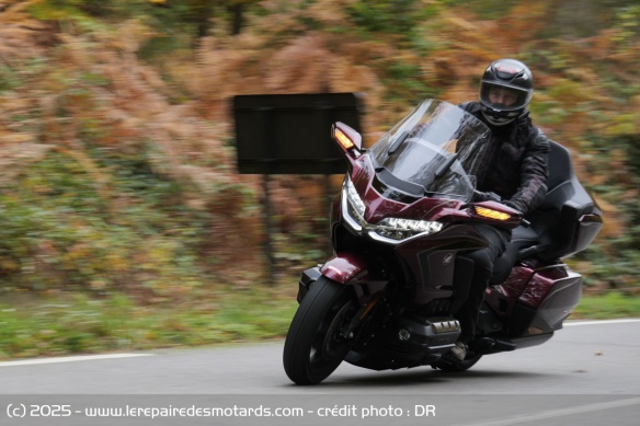 Essai comparo Honda GoldWing / BMW R1300 RT (+vidéo)