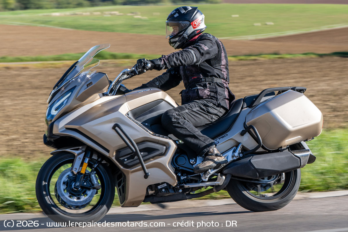Essai moto Mash GT750