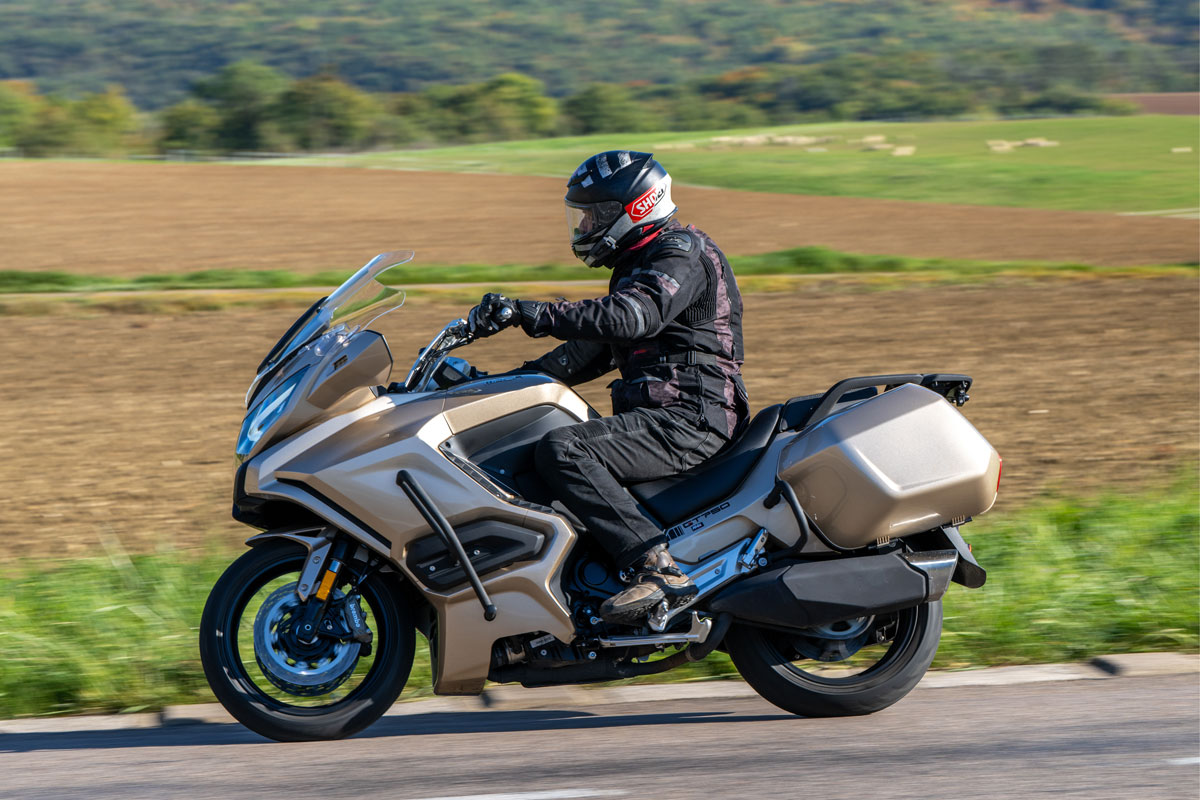 Essai moto Mash GT750